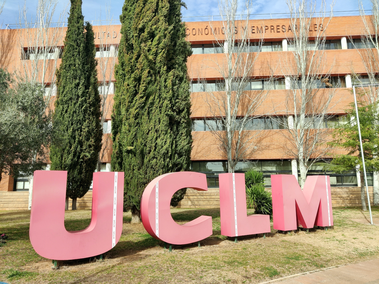 Erasmus-Mobilität für Beschäftigte – Ein Besuch an der neuen Partnerhochschule in Kastilien La ...